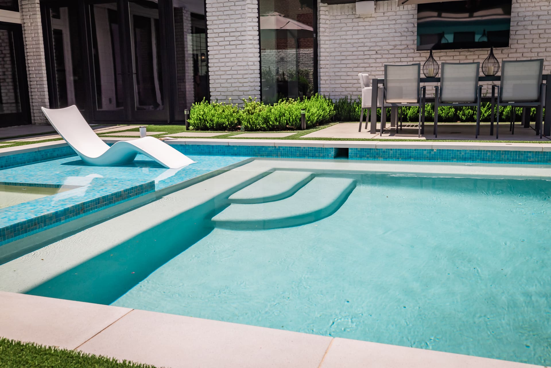 Dockside Court: Luxury Pool & Outdoor Living Space in Dallas, TX