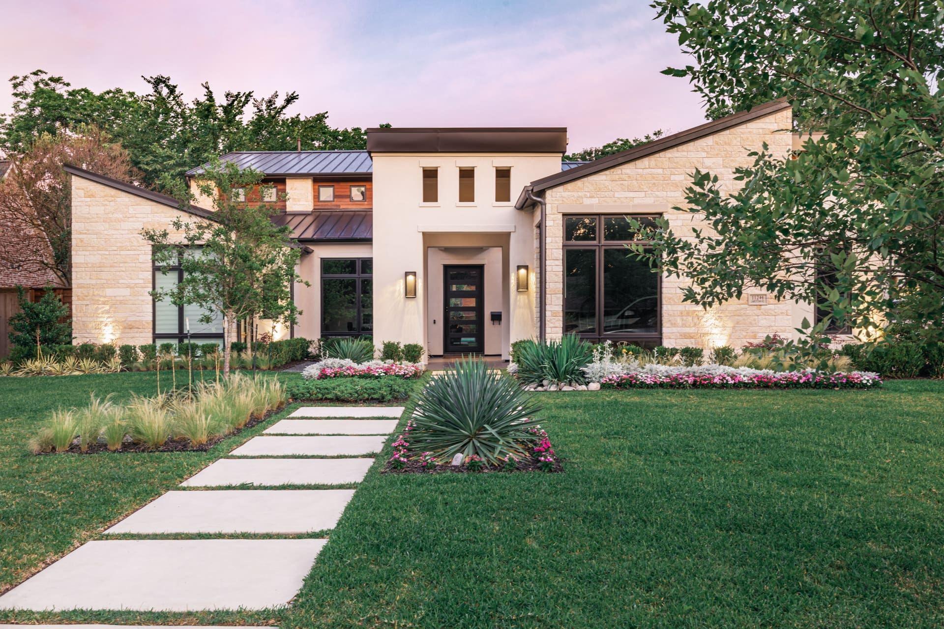 Jamestown Road: Custom Luxury Pool & Outdoor Space in Dallas, TX